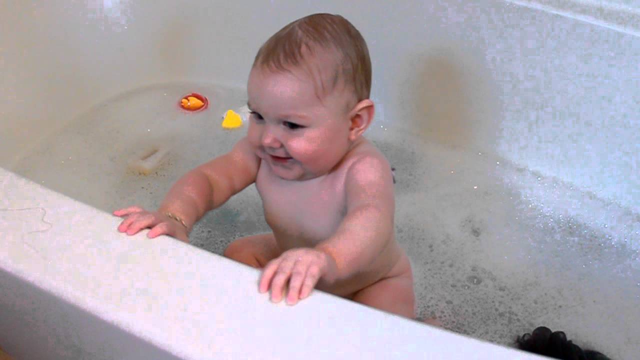 BathTime 8 Months old!! - YouTube