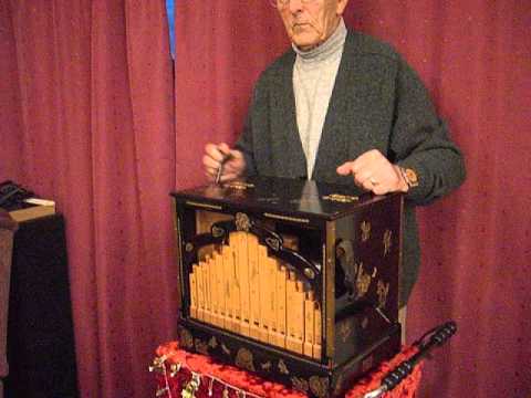 Pell Harmonette buskers 20 note organ - YouTube
