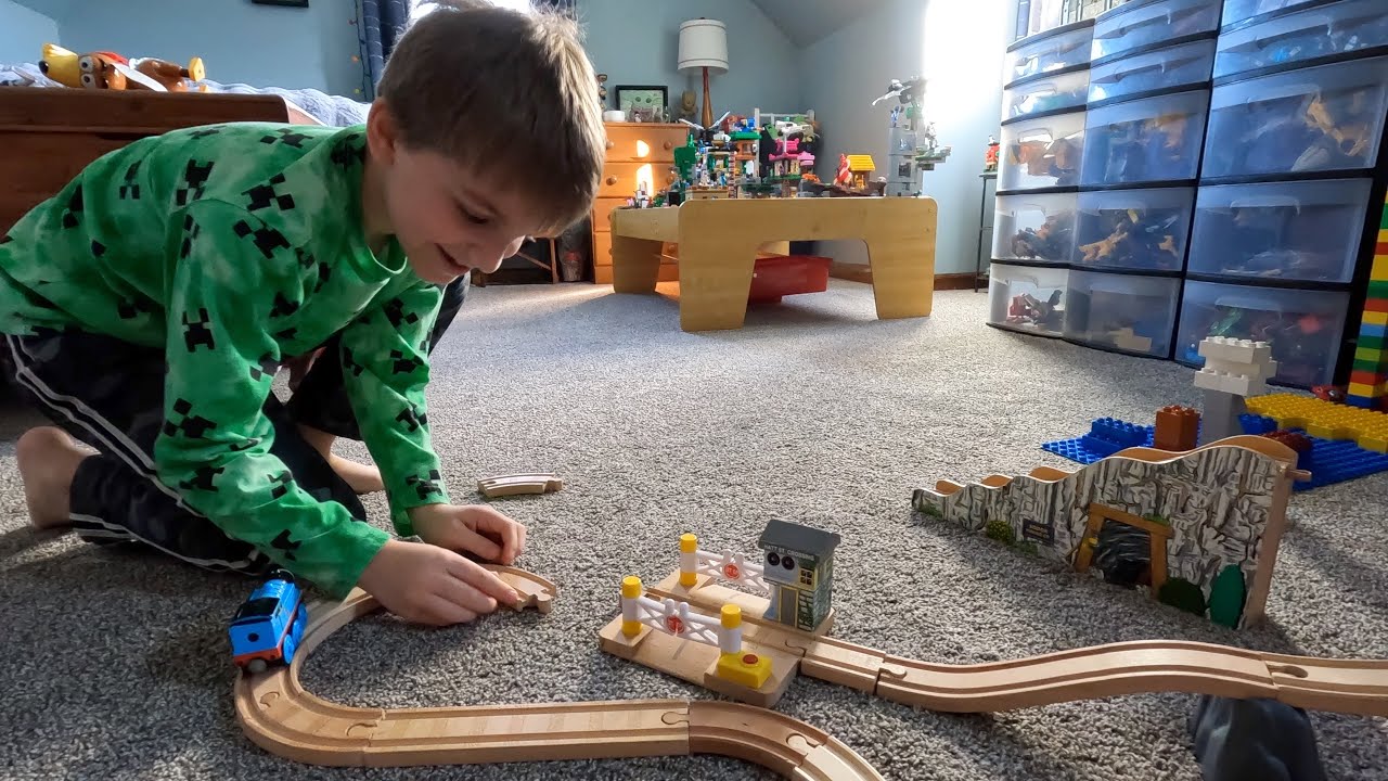 Clarkman's Custom Thomas Slope Bridge Track - YouTube