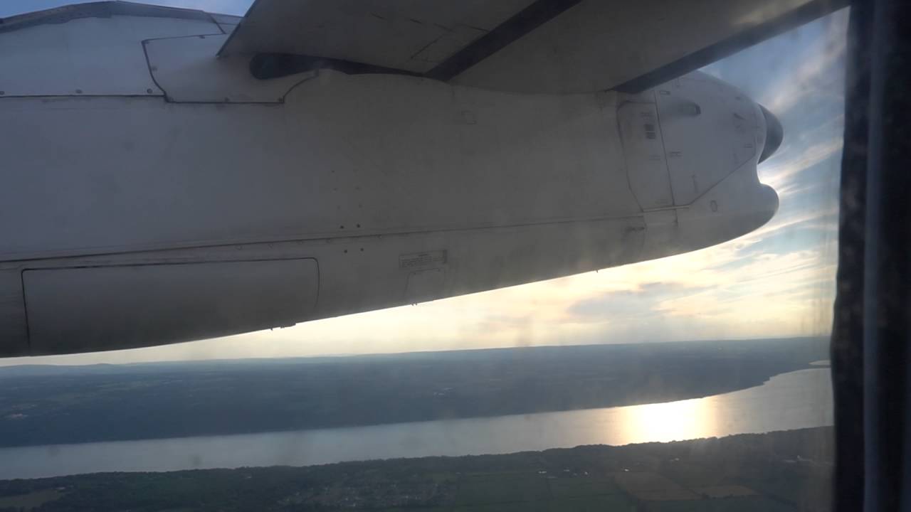 United Bombardier Dash 8 Q200 Takeoff - YouTube