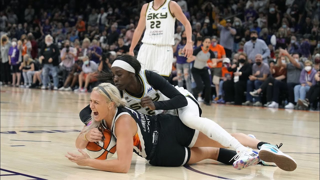 Sophia Cunningham and Kahleah Copper SCUFFLE, Diana Taurasi PUSHES a ...
