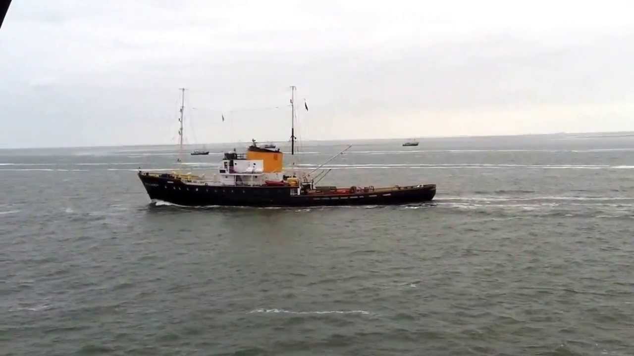 MS Vlieland meets sleepboot Holland - YouTube