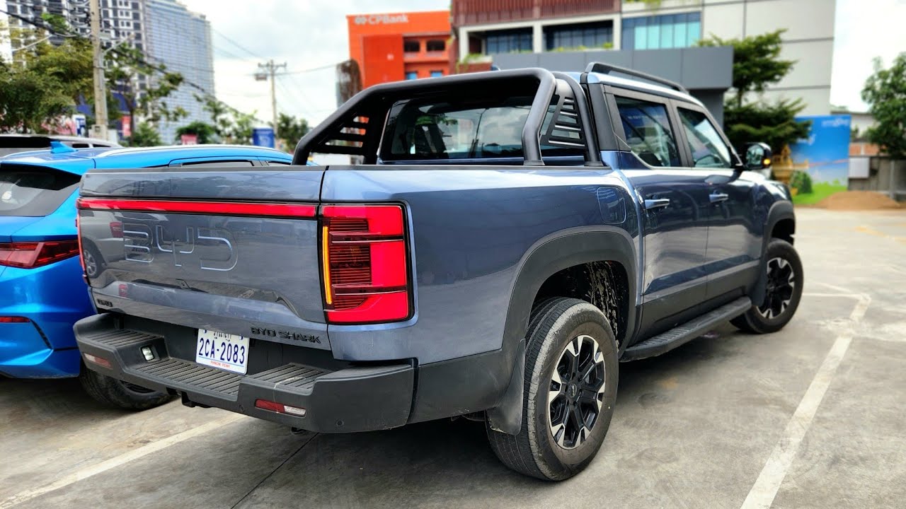 First Look ! 2025 BYD Shark PHEV Pickup Truck EV | Interior and ...