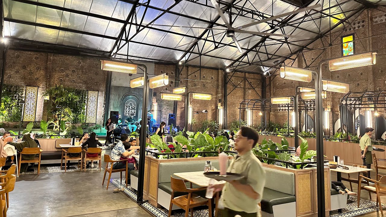 Jalan jalan ke Niri Cafe Cirebon - YouTube