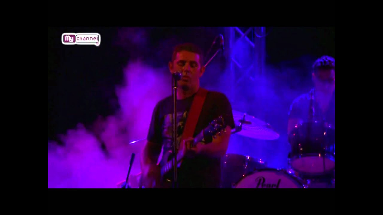 Μηχανη - Παυλος Παυλιδης & b-movies Live (θεατρο βραχων) - YouTube