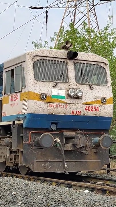 KJM WDP4D Horn + Sounds _ 12421 Nanded - Amritsar SF Express. - YouTube