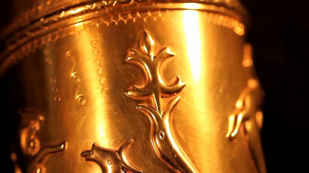 The Golden Horns of Gallehus (Music played on replicas of the Gallehus ...