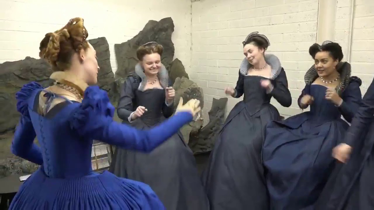 Saoirse Ronan and Mary Queen Of Scots cast singing - YouTube