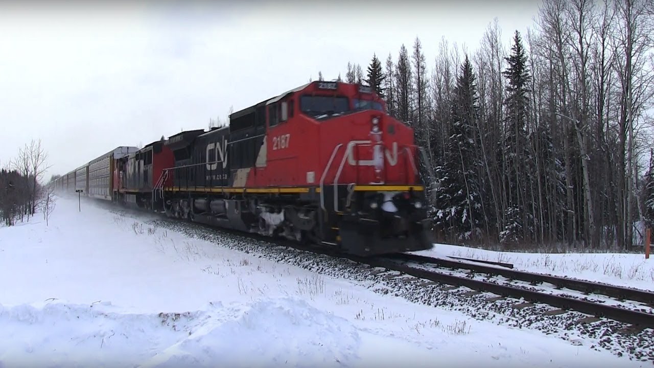 CN Train Spotting HD: DASH 8's! | CN 2187 & 2440 Leads CN A412 East At ...