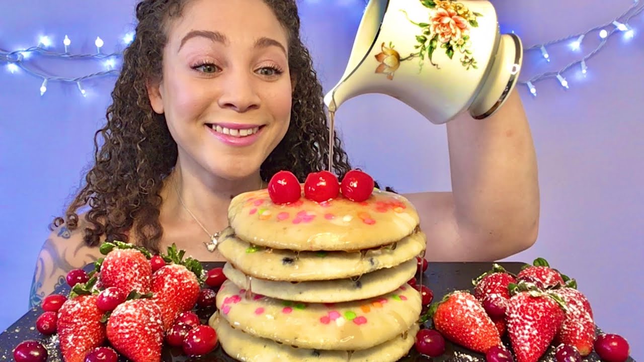 ASMR HOMEMADE Fluffy Pancakes & Strawberries| Real Eating Sounds ...