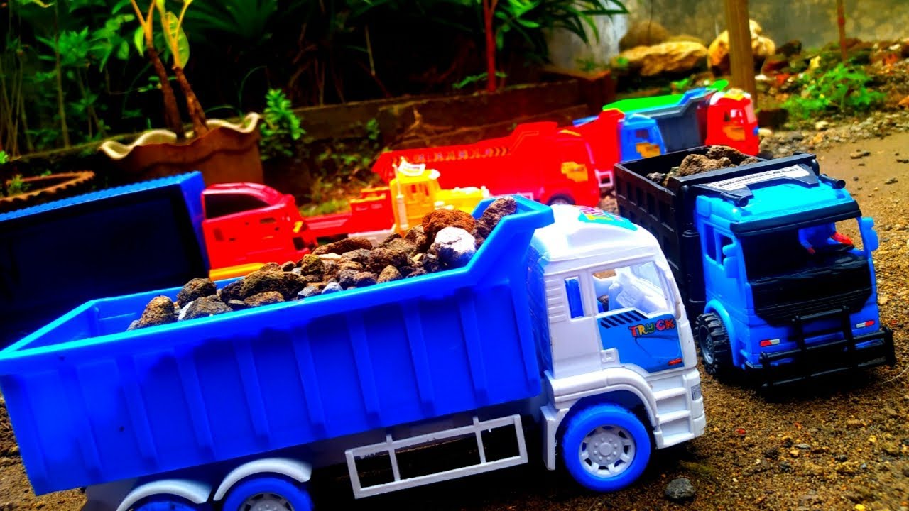 MOBIL MAINAN TRUK GANDENG TRUK DUMP MUATAN BATU KALI - YouTube