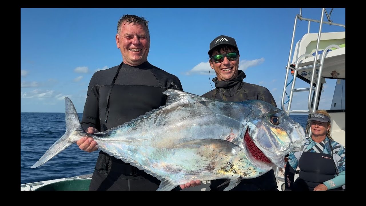 Spearfishing Charter Ride Along | Buzzer Beater Fish - YouTube