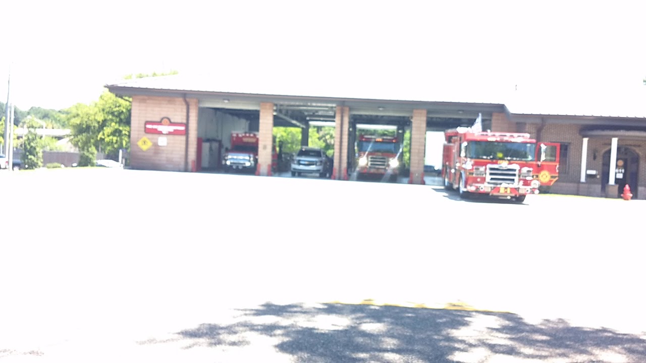 JFRD Ladder 1 & Fire 1 responding - YouTube