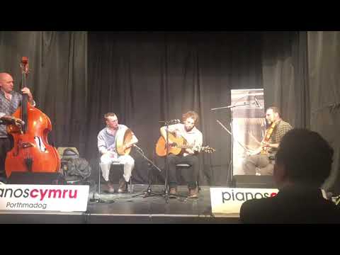 Osian Morris, Llygaid Wenfflam - YouTube