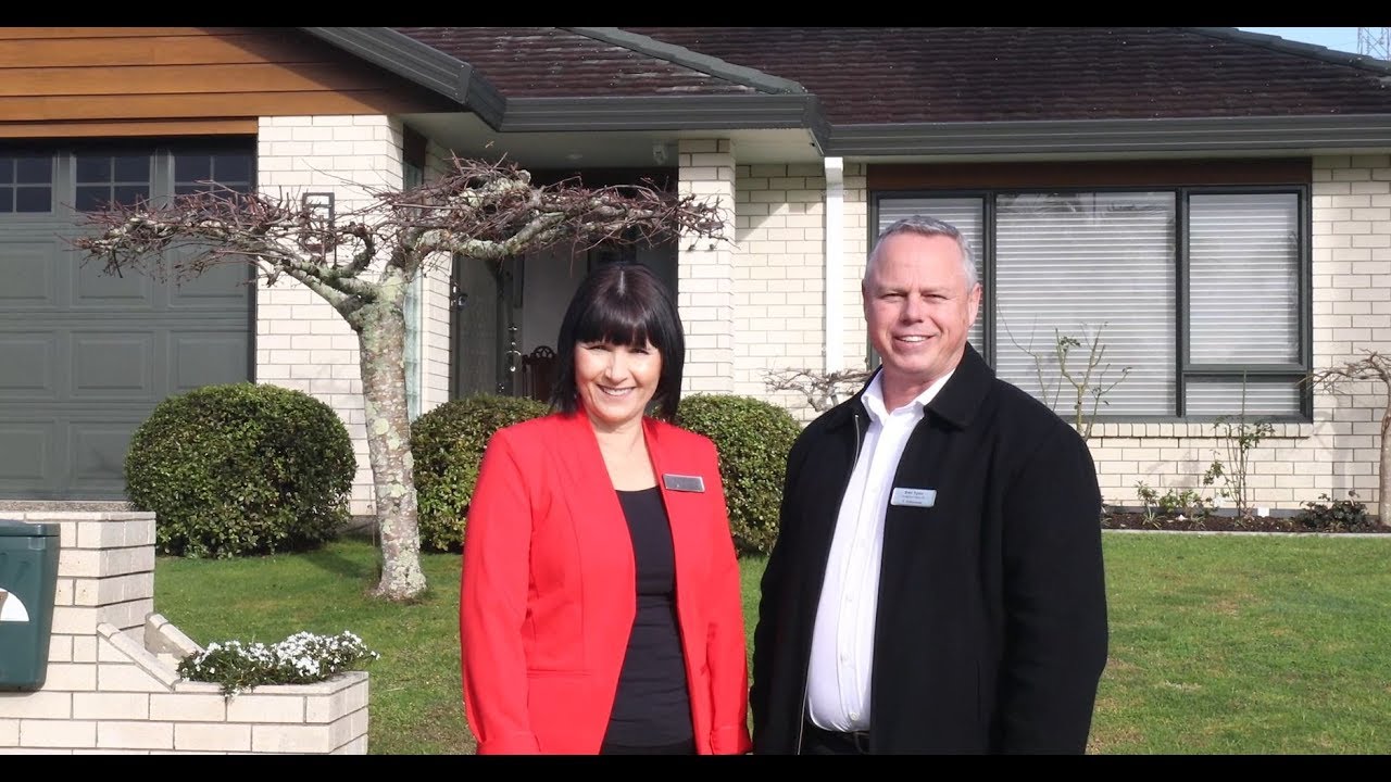 17 Norm Pellow Drive, The Gardens - Susan & Brett Dyson - YouTube