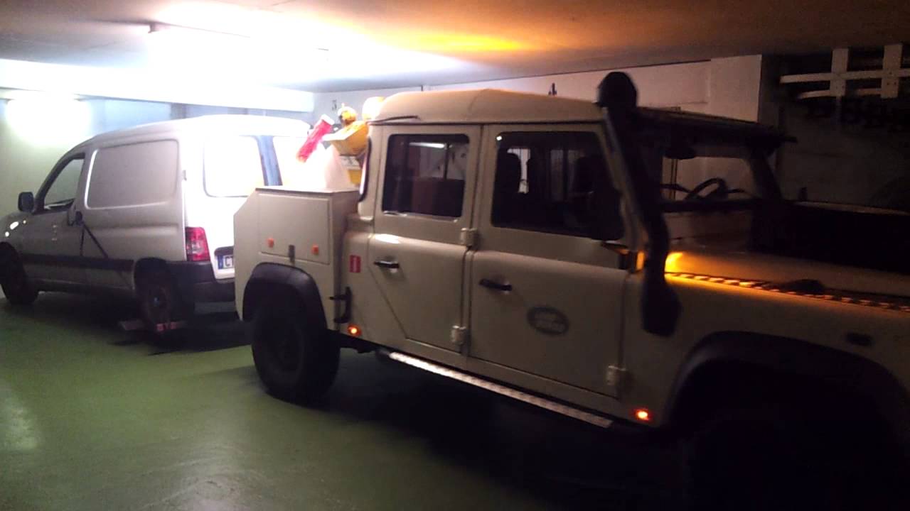 Remorquage en sous-sol Paris, dépanneur automobile - YouTube