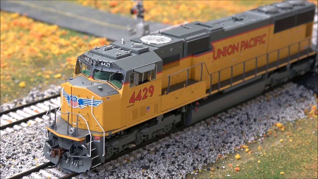 Follow Up Look: Athearn SD70M w/ PTC Antenna, Yellow Sill UP - YouTube