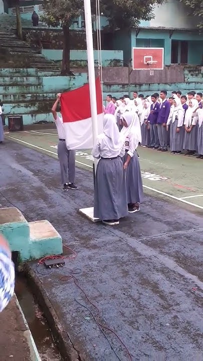 pengibaran bendera merah putih oleh paskibra smk #upacara #bendera #paskibra #smk #sekolah # ...