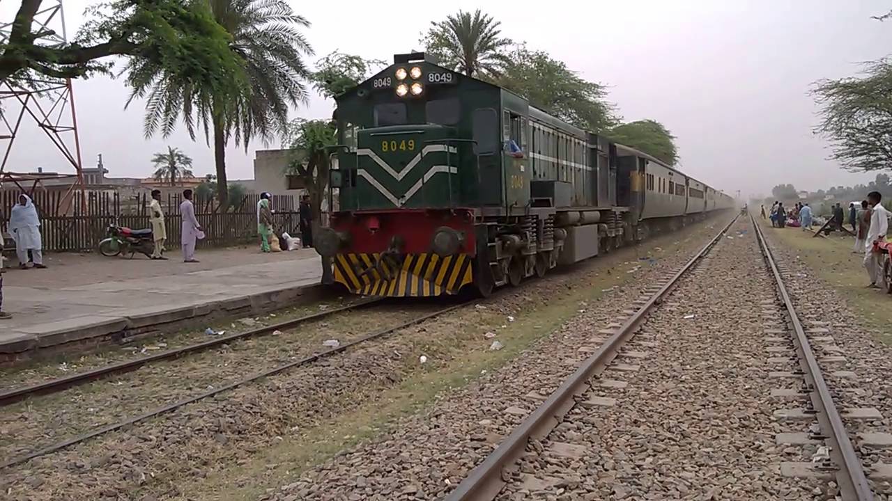 Pakistan Railways:46dn Pakistan Express arriving Alipur Chatta - YouTube