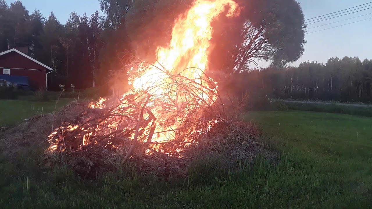 Midsummer Festival Bonfire Finland - Juhannuskokko - YouTube