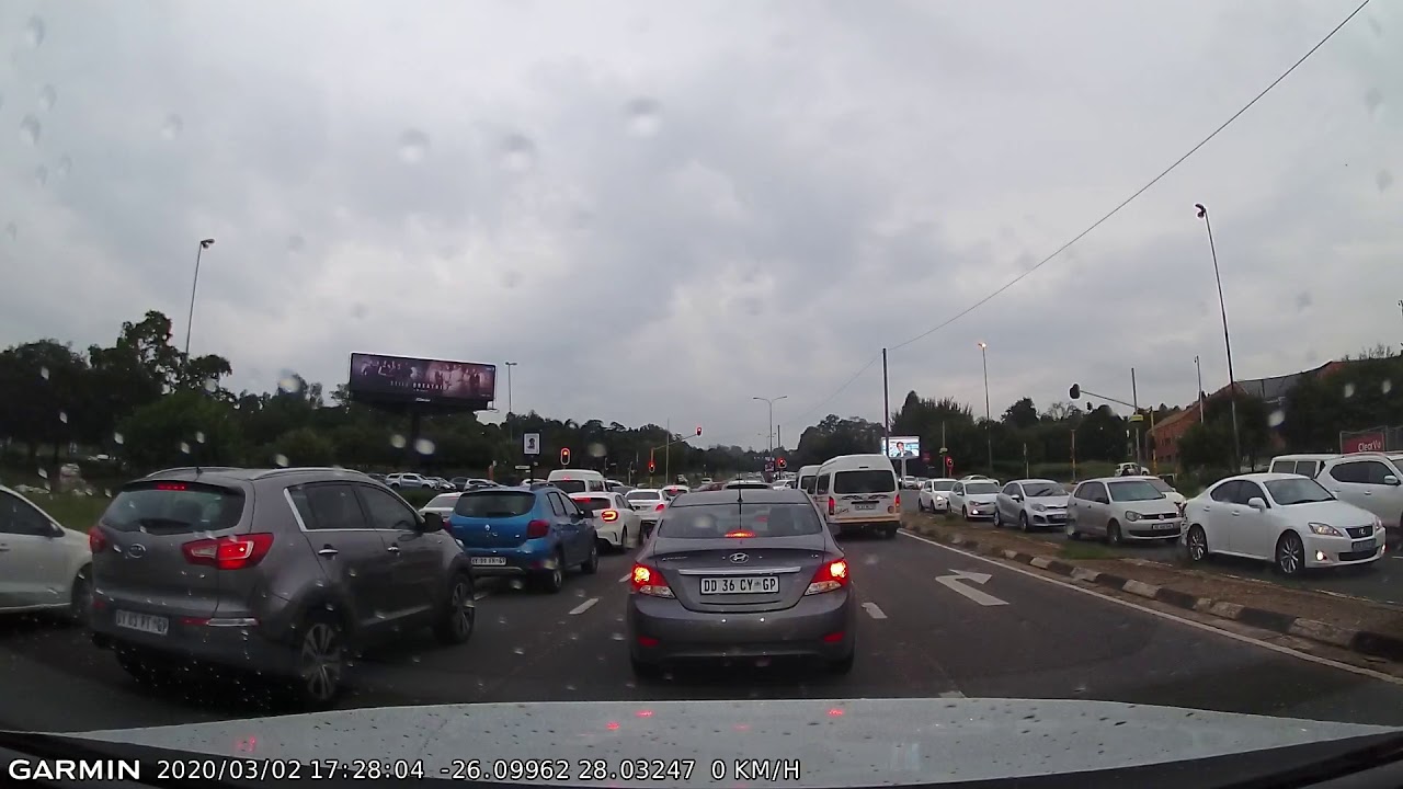 Drivers Jump Traffic Queue - YouTube