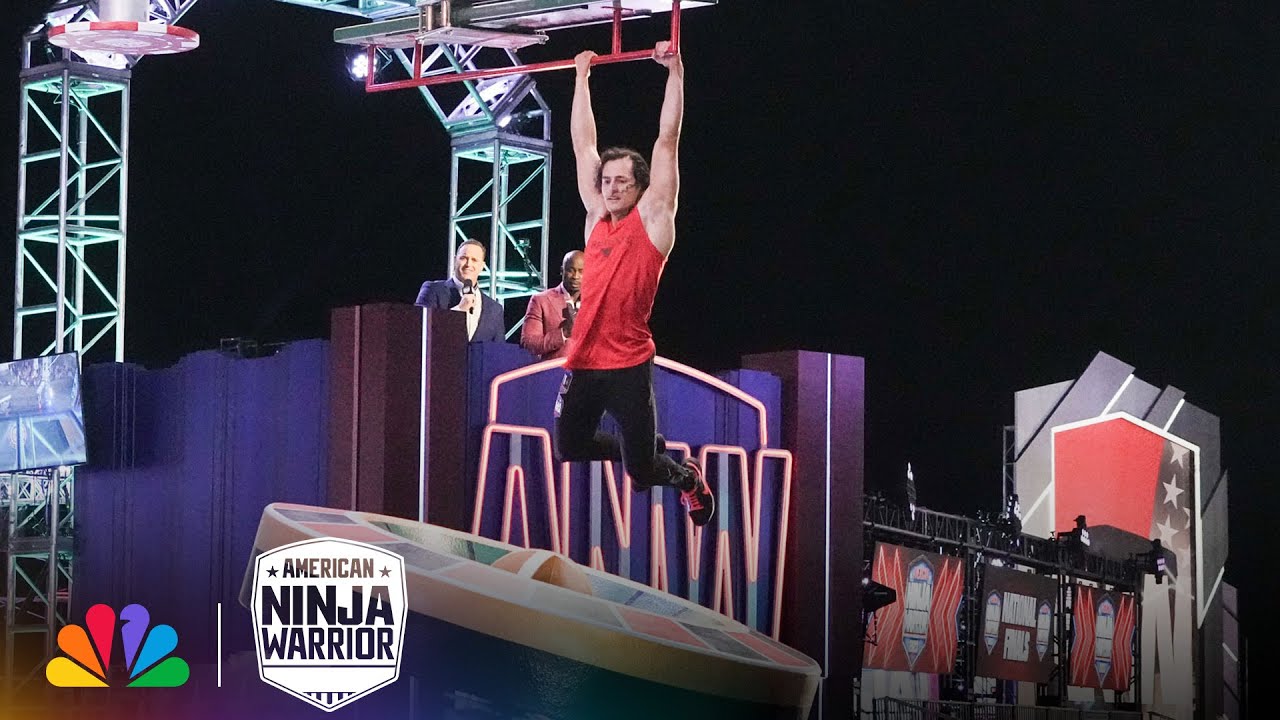 Daniel Gil Makes Stage 1 Look Easy | American Ninja Warrior | NBC - YouTube