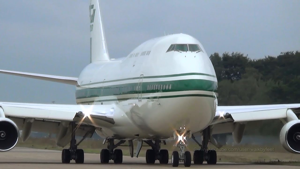Close lineup and dusty smoking takeoff of Boeing 747 at Hamburg Airport ...