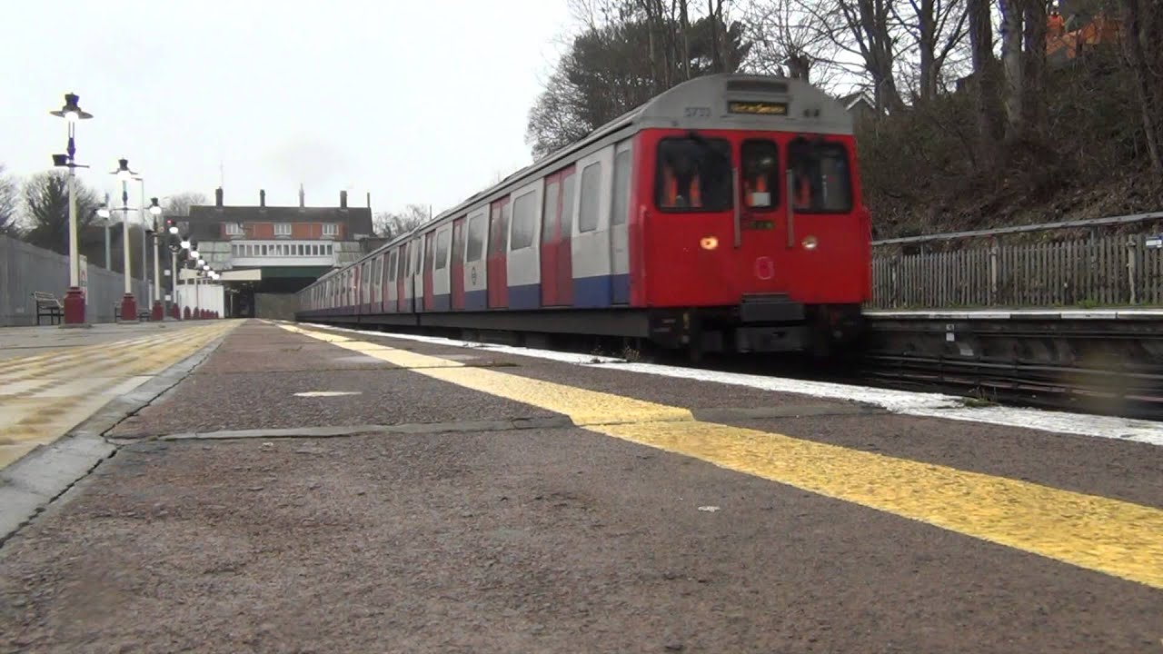 (HD) C Stock Scrap Move Train 716 Seen At Croxley & Northwood - YouTube