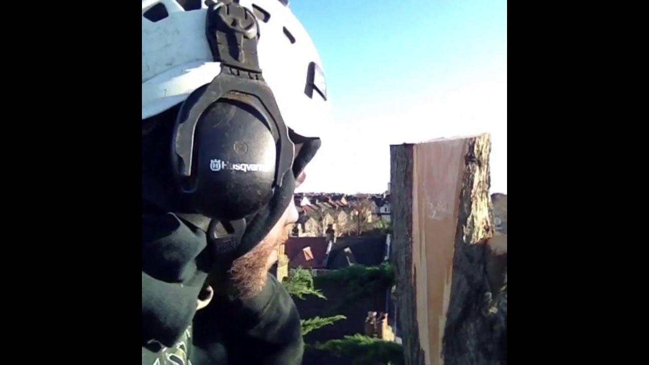 Jonny Quick has to seek advice from Reg Coates about his crisp packet ...