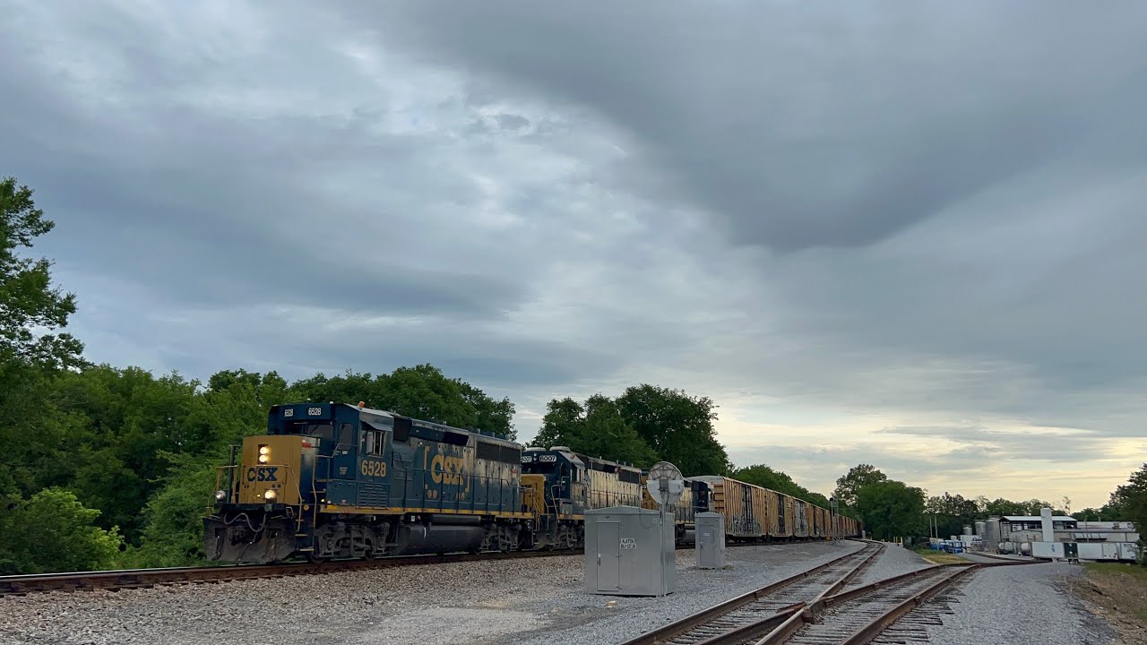CSX GP40-3 6528 Leads Local L441-28 on 5/28/23 - YouTube