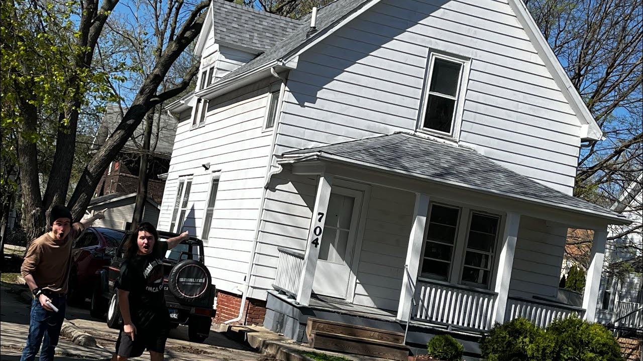 WE GO TO THE AMERICAN FOOTBALL HOUSE!!! - YouTube