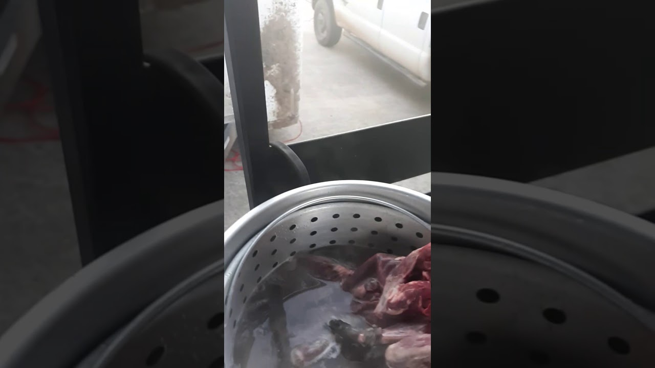 Billy D's cooking a coon - YouTube