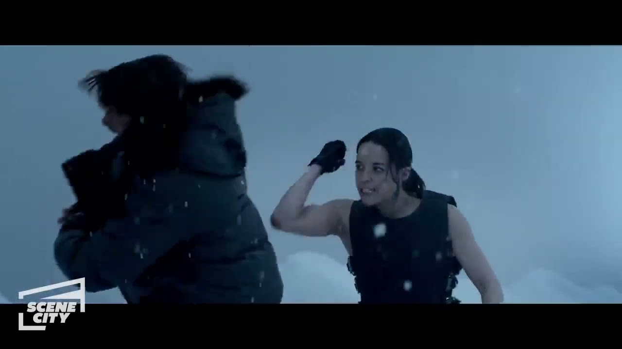Resident Evil Retribution Jill vs Alice Fight Scene - YouTube