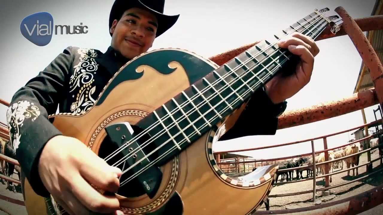 KIKIN Y LOS ASTROS DISCULPEME VIDEO OFICIAL 2013 - YouTube