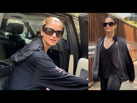 Alia Bhatt Snapped At Yoga In Bandra Post Workout Session