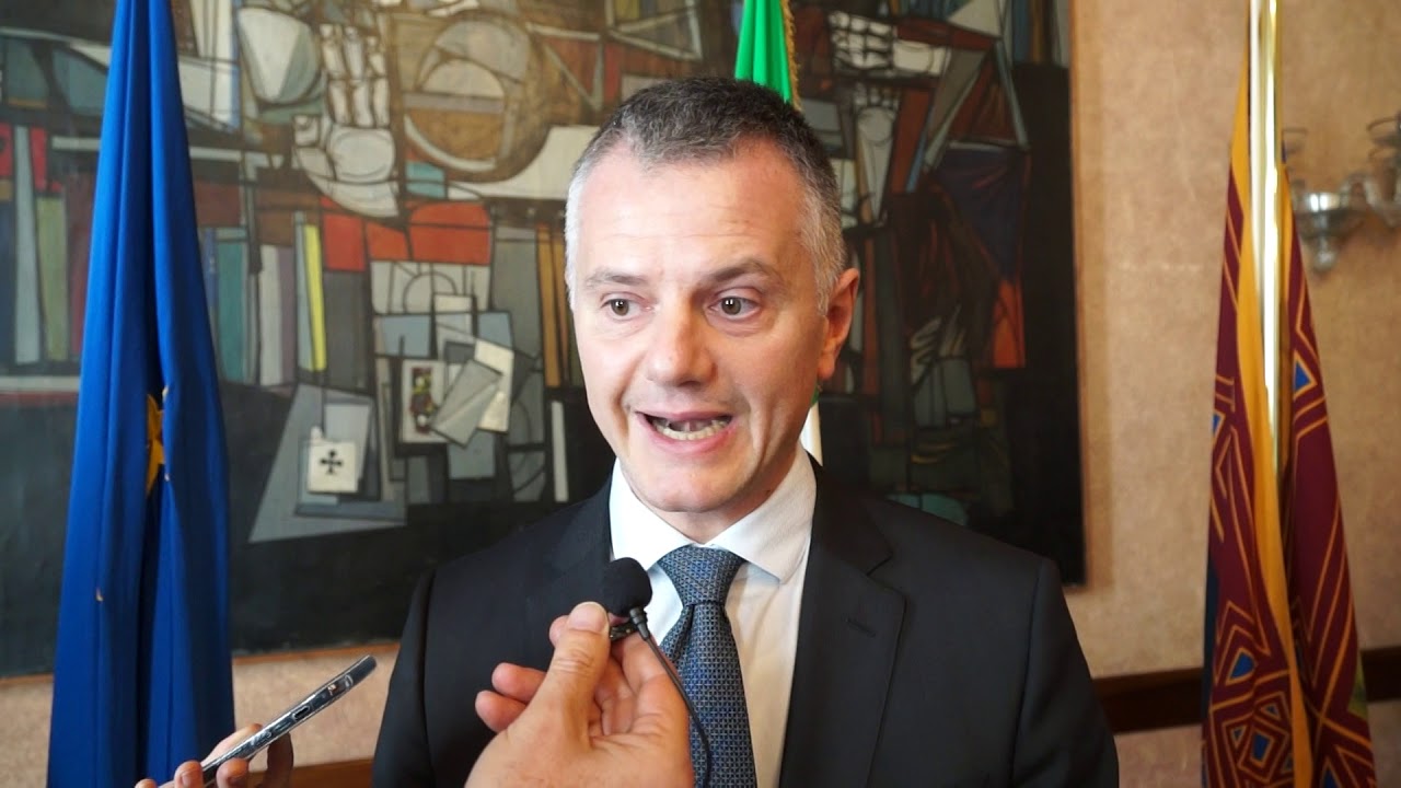 Intervista a Matteo Vanzan Responsabile del Bancxo Farmaceutico - YouTube