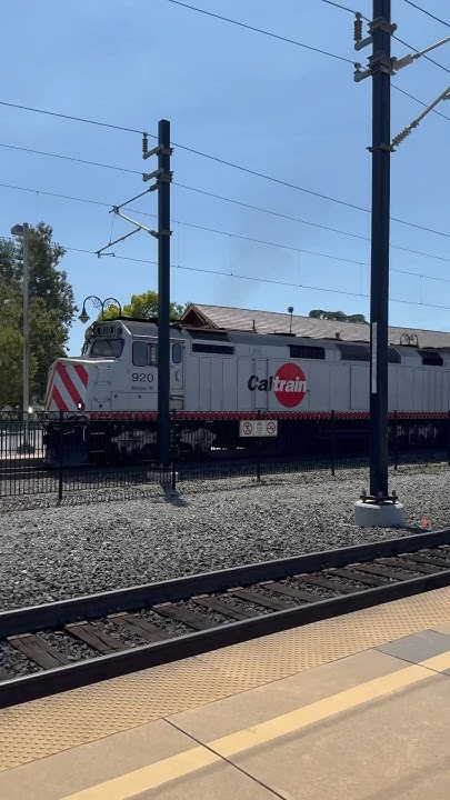 Caltrain F40 departs Santa Clara - YouTube