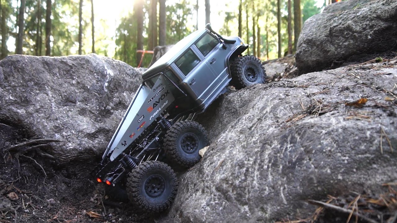 Axial UMG10 6x6 crawling - YouTube