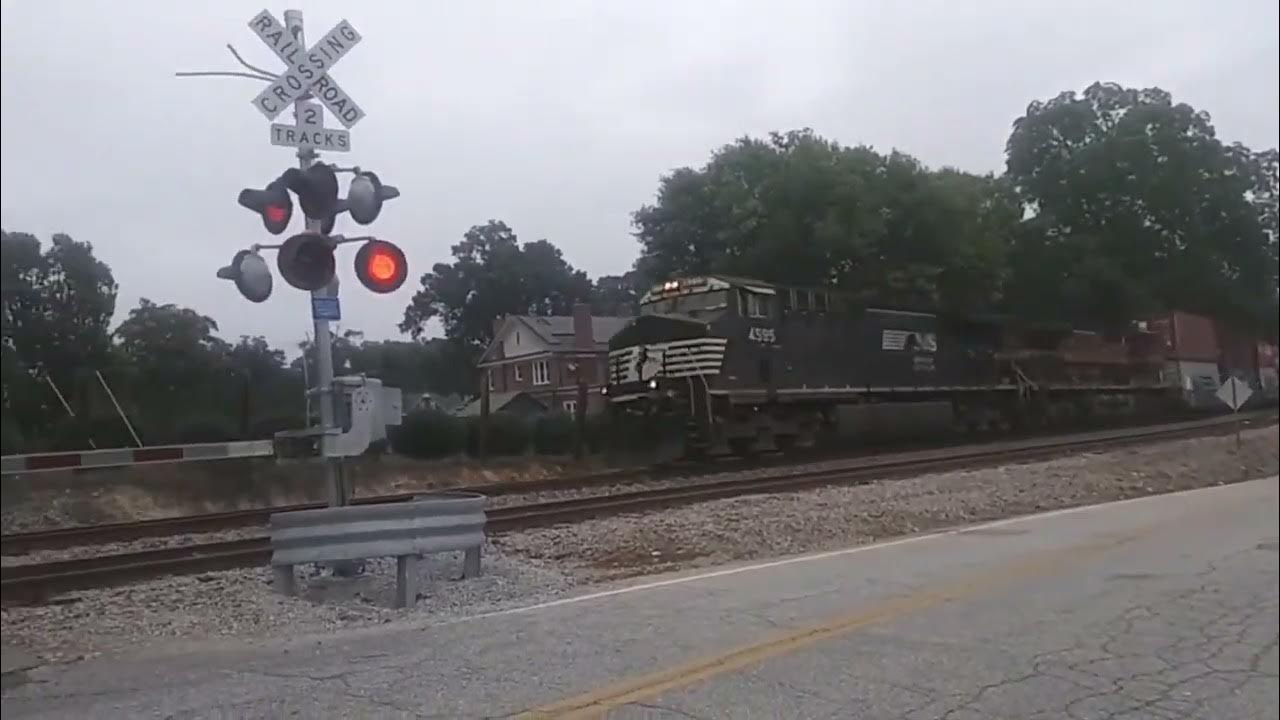 NS 4595 leads 243 in Union SC with ex-KCSM trailing - YouTube