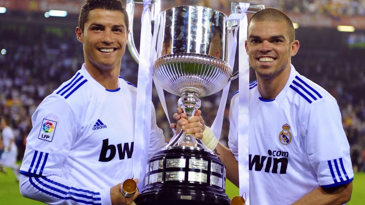 CR7 and Pepe so epic big trophy Real Madrid oi3 live3 - YouTube