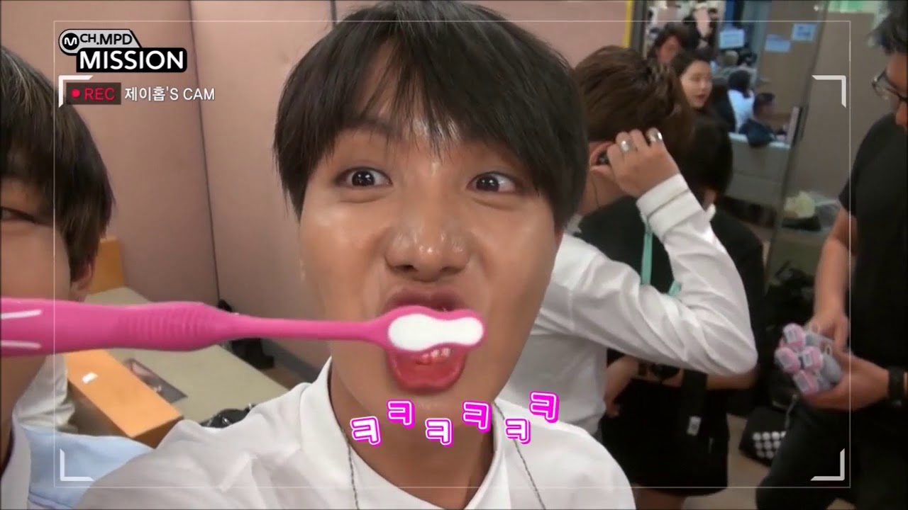 BTS brushing their teeth - YouTube
