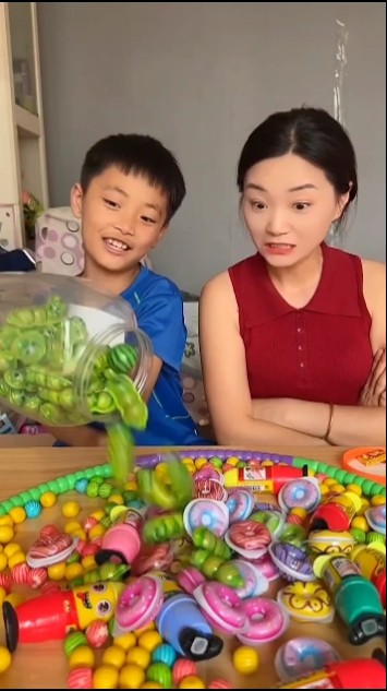 He won all the candies in candy competition #shorts #viral - YouTube