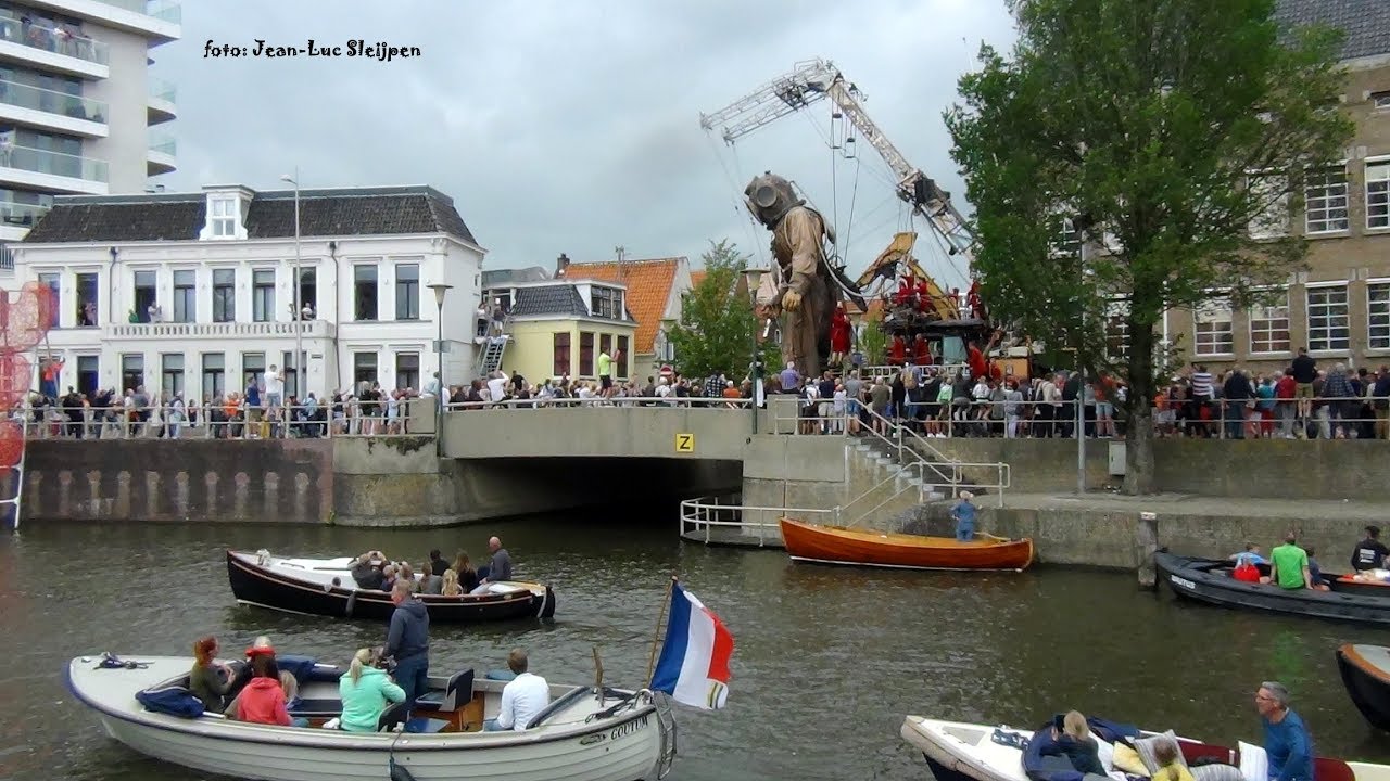 De Reuzen van Royal de Luxe in Leeuwarden (5) 18-08-2018 - YouTube