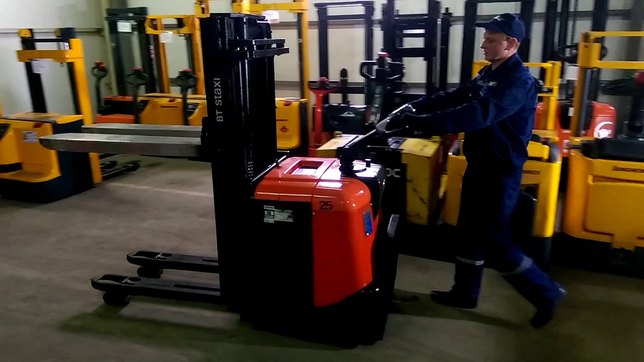 Штабелер електрический Toyota BT SPE 200L - YouTube