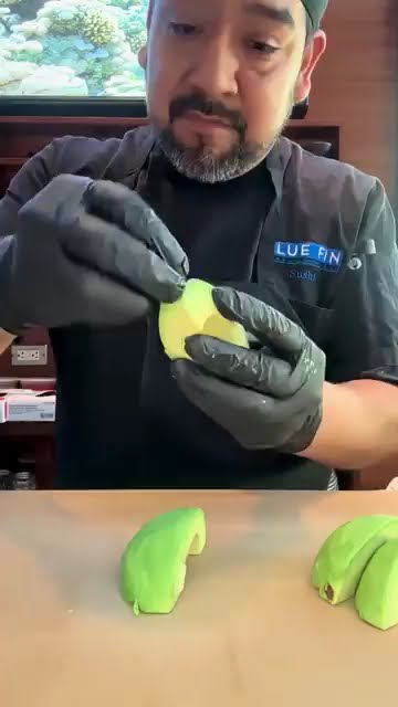 Cara men - Slice avocado #alpukat #buahbuahansegar #fruit - YouTube