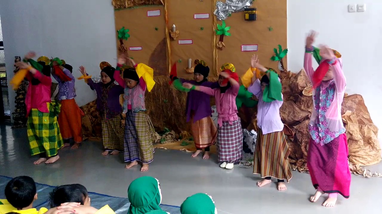 Rimpu Mbojo Dance (From Bima - Nusa Tenggara Barat) by Mazaya and ...