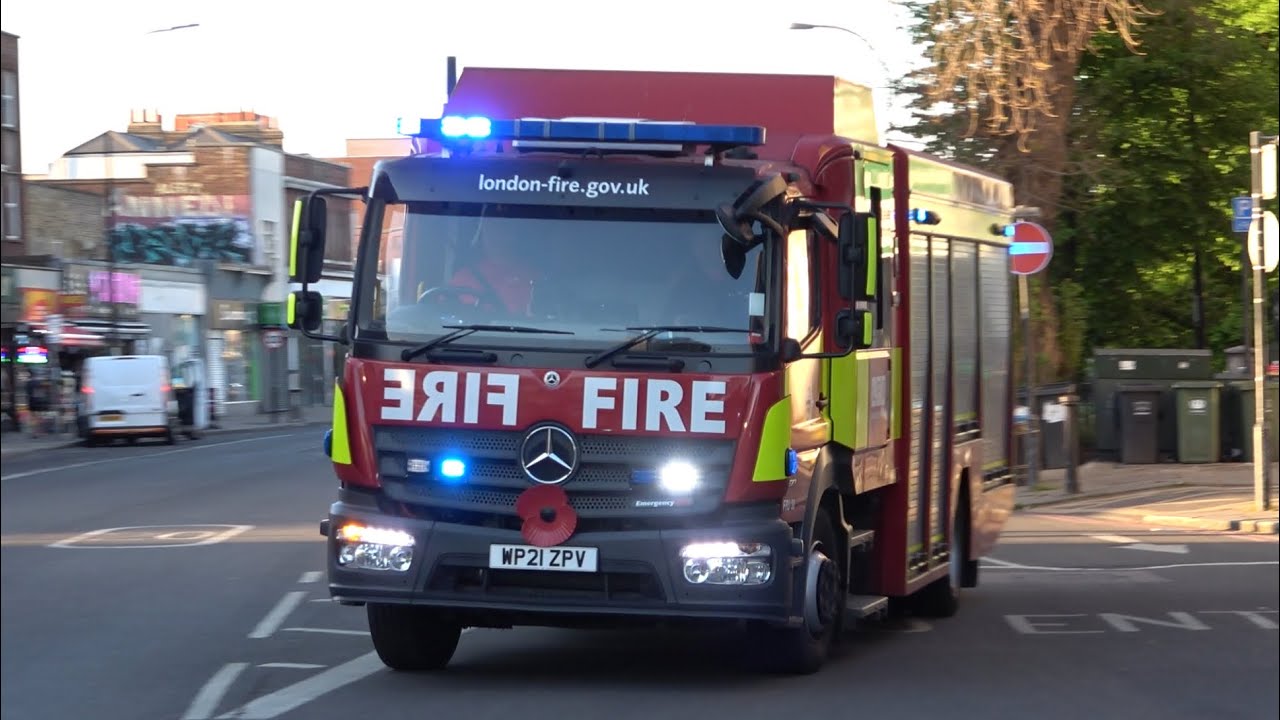 E216 LEWISHAM FRU (Fire Rescue Unit) Caught Responding Through Catford ...