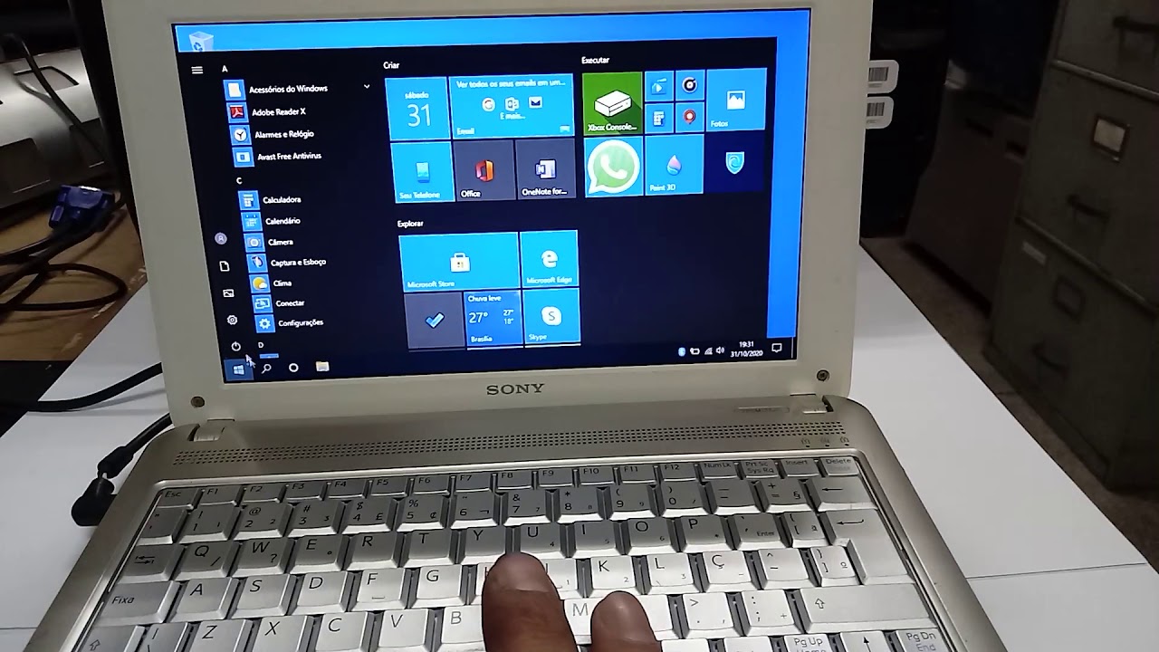 Netbook Sony Vaio 10" Branco Intel Atom N470 2GB Ram HD 300 GB - YouTube