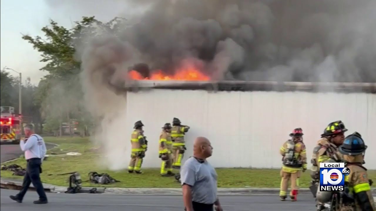 Fire erupts at Public Storage in Miami Gardens - YouTube