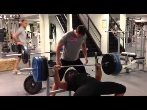Ako Rahim, Benchpress 140kg x6 - YouTube